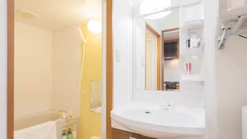 Quarto casal, 1 cama de casal, para não fumantes, cozinha | Pia do banheiro