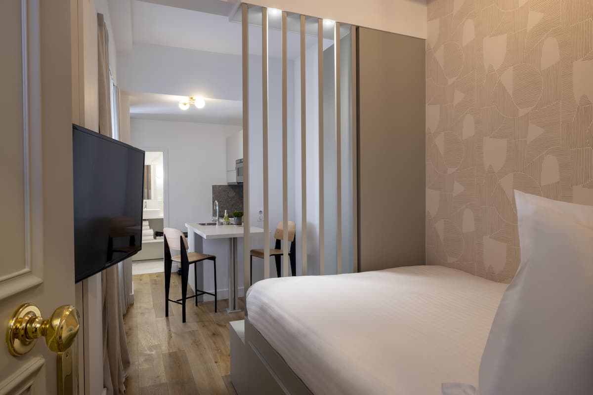 Studio ground floor in a quiet courtyard - 20m2 | 2 quartos, individualmente decorados, individualmente mobiliados