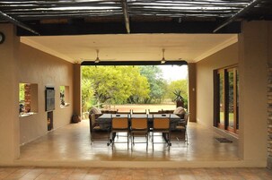 Chalé, 4 quartos (Leadwood Lodge) | Terraço/pátio