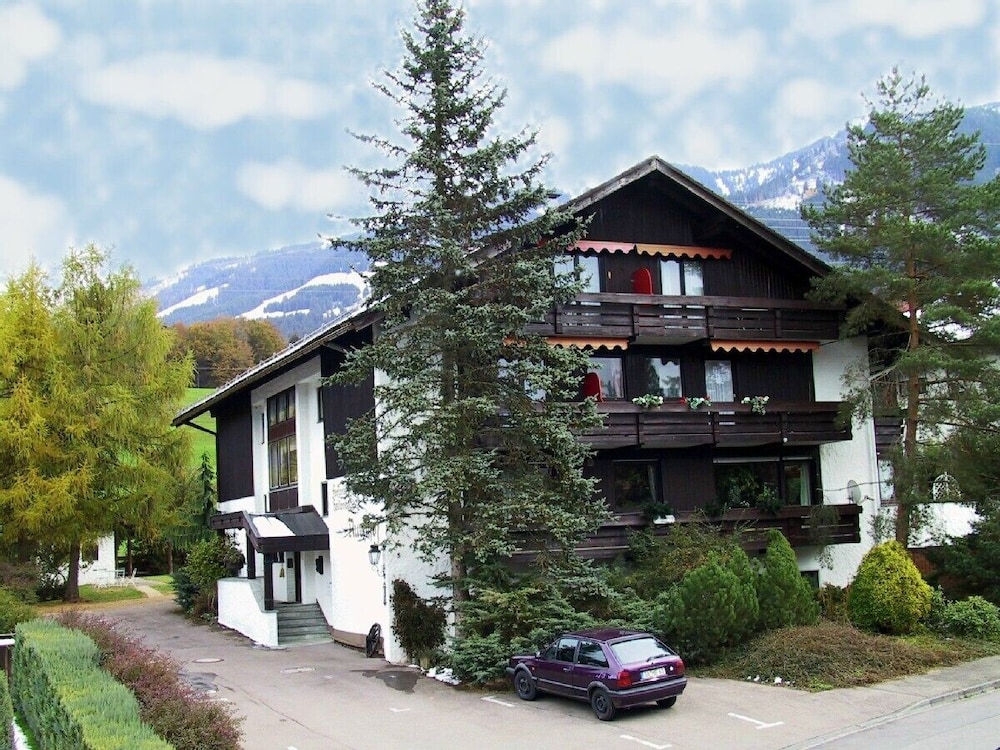 Moderne, Lichtdurchflutete Räume. Im Sommer Kostenlose Nutzung Der Bergbahnen, - Sonthofen