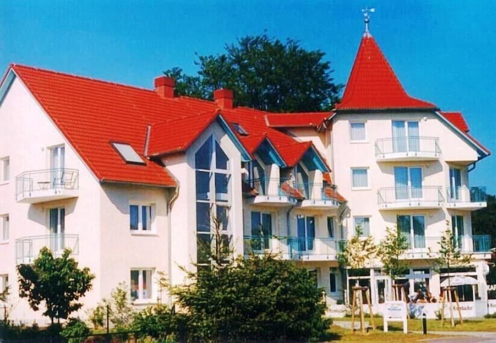 Ganz Nah Am Meer Und Km-langen Sandstrand; Hell Und Ruhig Am Waldrand, Balkon - Zempin