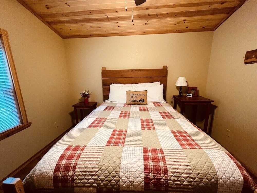 Great Shawnee Wine Trail Cabin In Relaxing Setting - Carbondale, IL