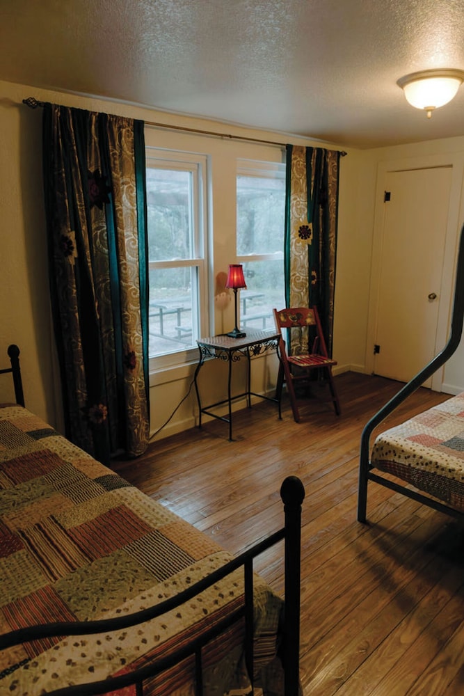 Historic 1869 Whiskey Mtn. Home Great Location- Sleeps 15-22 Great Location - Leakey, TX