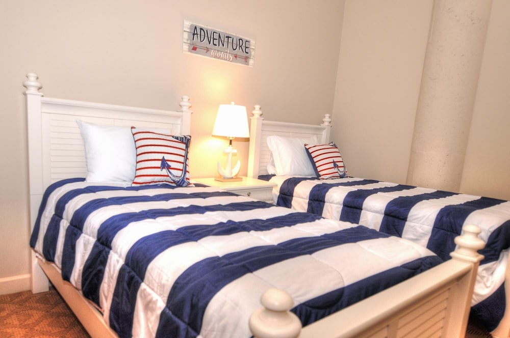 Upgrade Your Stay...on Sandusky Bay! - Sandusky, OH