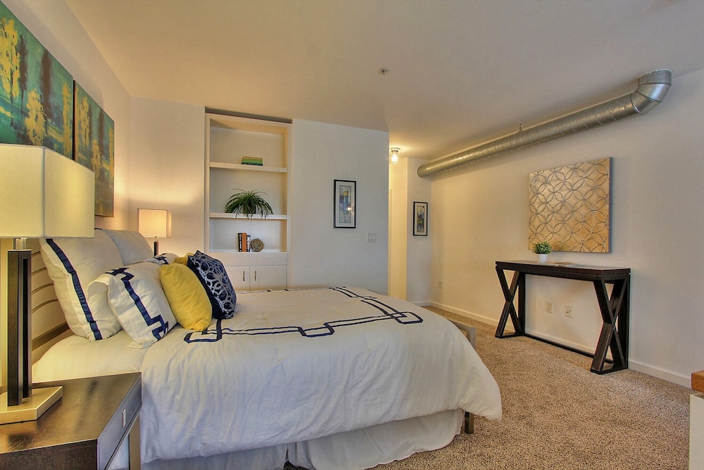 Santana Row Luxury Executive Loft 2br/1,5bath - Saratoga, CA