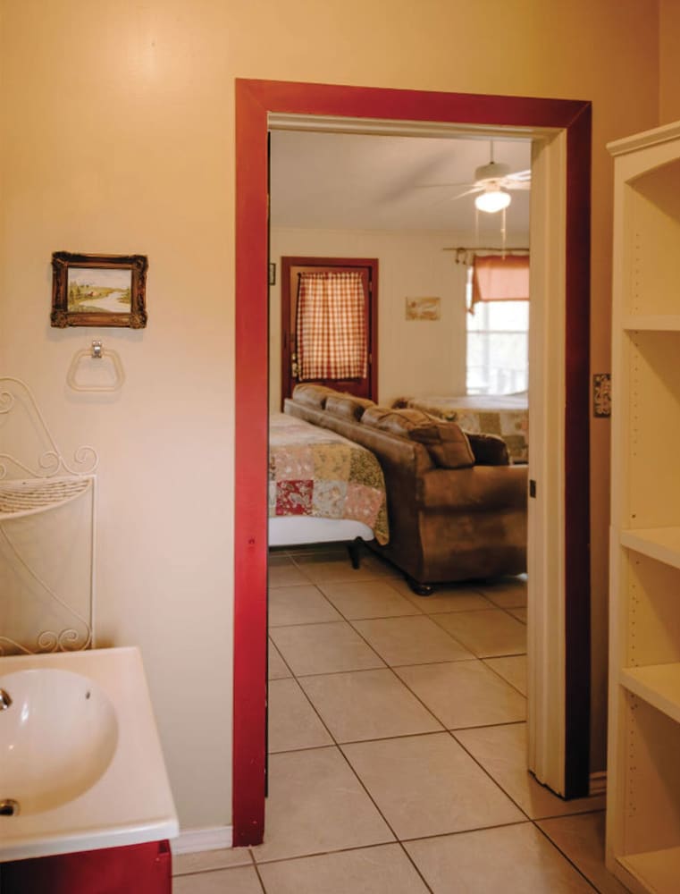 The Uvalde Side - Whiskey Mountain Duplex - Great Location! - Leakey, TX