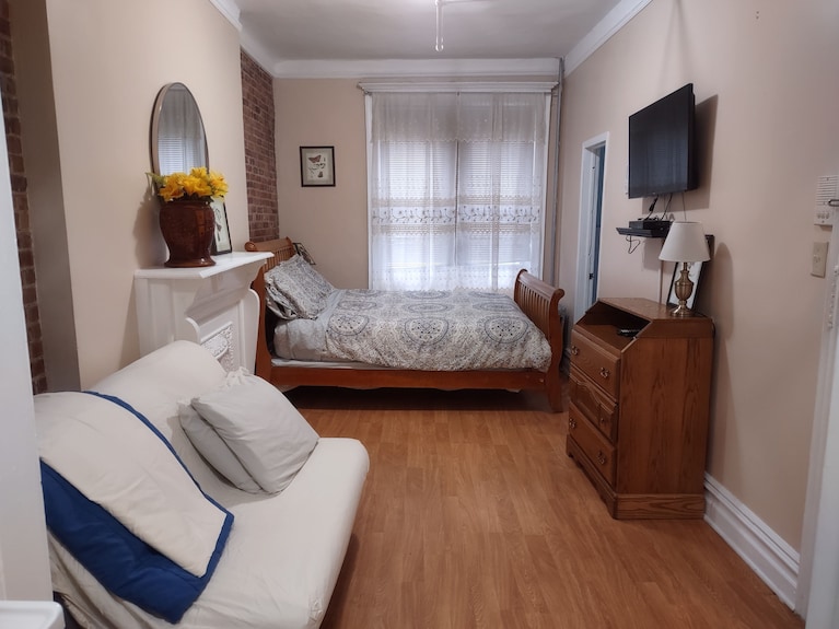 2n Fl Renovated Lots Of Light W/kitchen - 3 Minutes Walk To Subway - New York City