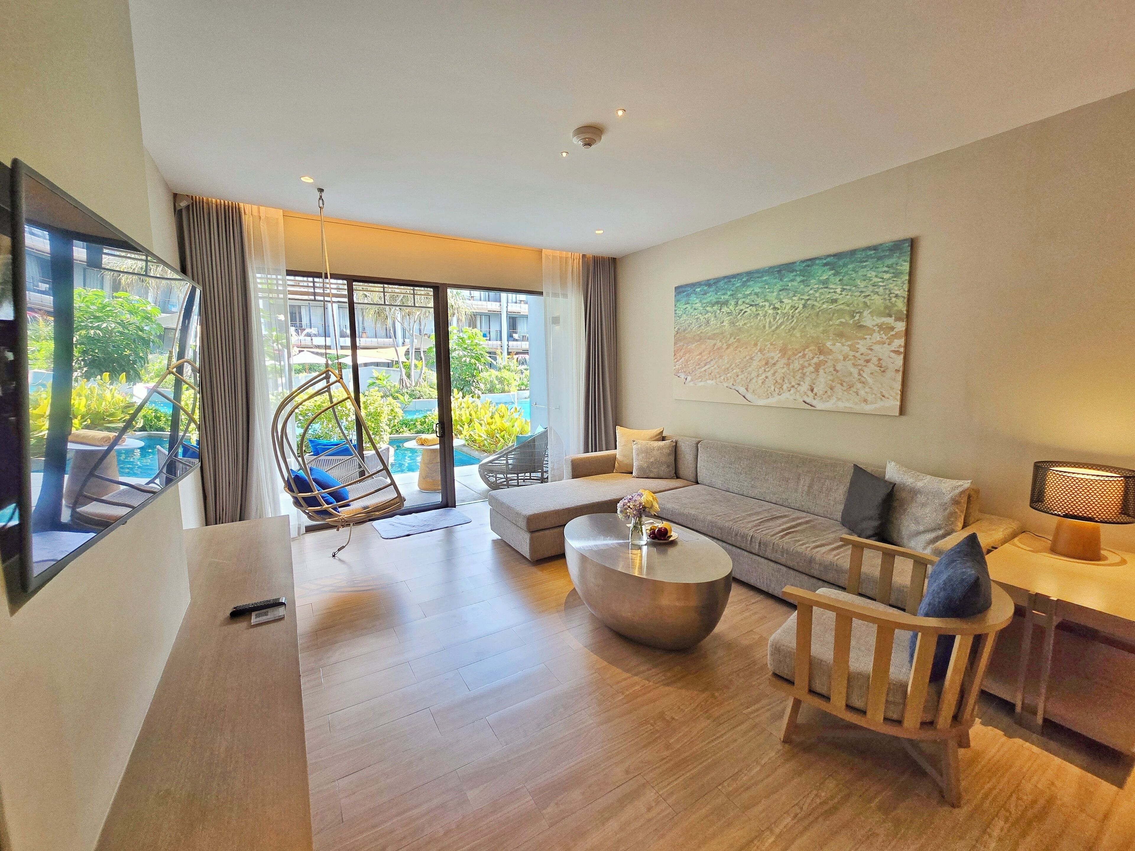 Suite, 1 quarto, varanda (View, Poolside) | Vista do quarto