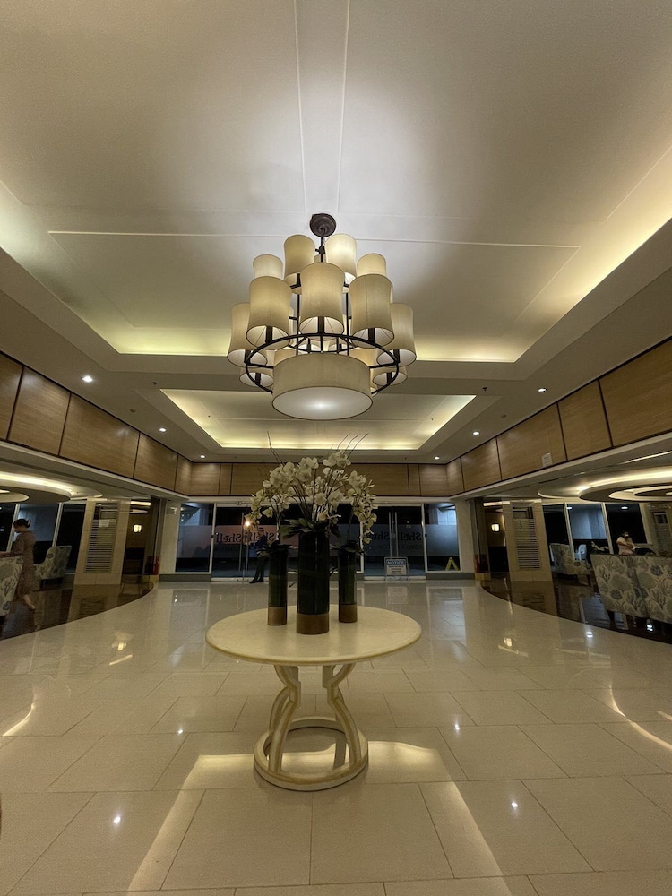 1 Br Fully Furnished Condo Across Moa W/ Pool And Parking - Shell A - Unit 1131 - Parañaque