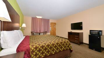 Quarto Standard, 1 cama king-size | Ferro/tábua de engomar, Wi-fi grátis