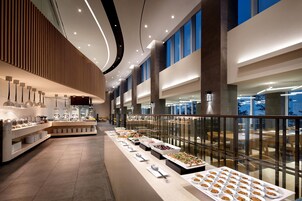 Pequeno-almoço tipo buffet diário mediante uma taxa