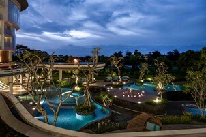 Piscina exterior, da(s) 7:00 à(s) 19:00, espreguiçadeiras 