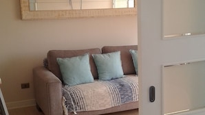Apartamento Económico, 1 quarto, vista para a praia, em frente ao mar | Sala de estar