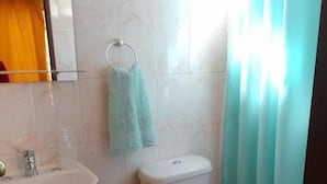 Quarto Individual Standard, casa de banho privativa | Casa de banho