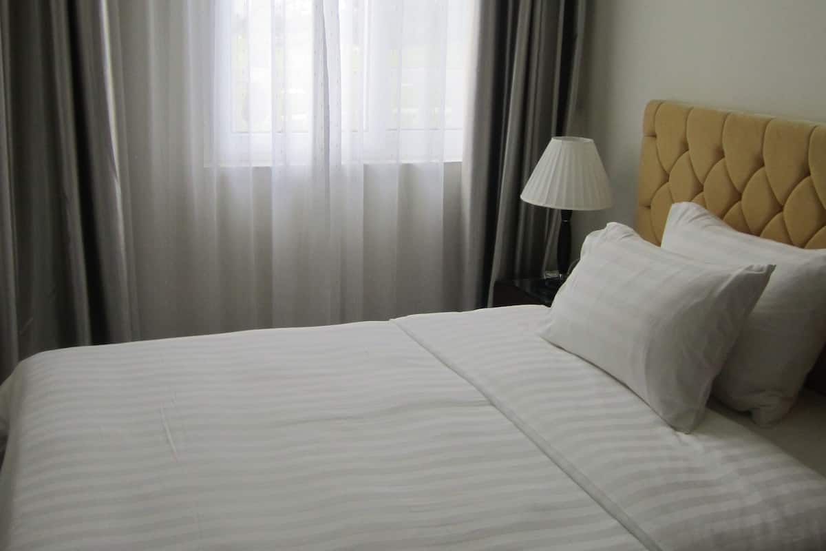 Minibar, cofre no quarto, secretária, camas desdobráveis