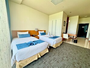 Estúdio, 2 camas individuais | Minibar, cofre no quarto, secretária, camas desdobráveis