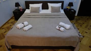 Quarto Duplo Deluxe, varanda (404) | 1 quarto, roupa de alta qualidade, minibar, cofre no quarto