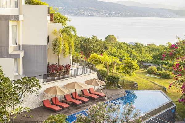 Roupas de cama premium, edredons de pluma, frigobar, cofres nos quartos