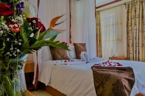 Quarto Duplo ou Twin Standard | Minibar, cofre no quarto, secretária, cortinas/cortinados opacos 