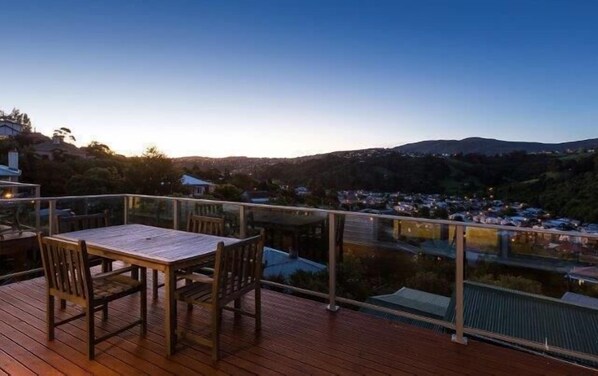 Vila panorâmica, 4 quartos, vista para o vale, ao lado da pista de esqui | Vista do quarto