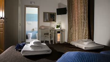 Quarto standard | Frigobar, escrivaninha, Wi-Fi de cortesia, roupa de cama