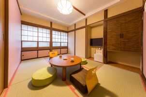 Quarto tradicional (Japanese Style, B3) | Cofres nos quartos, escrivaninha, Wi-Fi de cortesia, roupa de cama