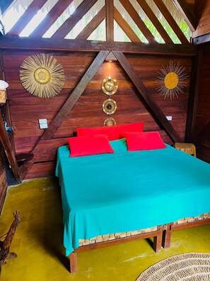 Quarto Duplo ou Twin Standard | Com decoração personalizada, Wi-fi grátis, roupa de cama fornecida 