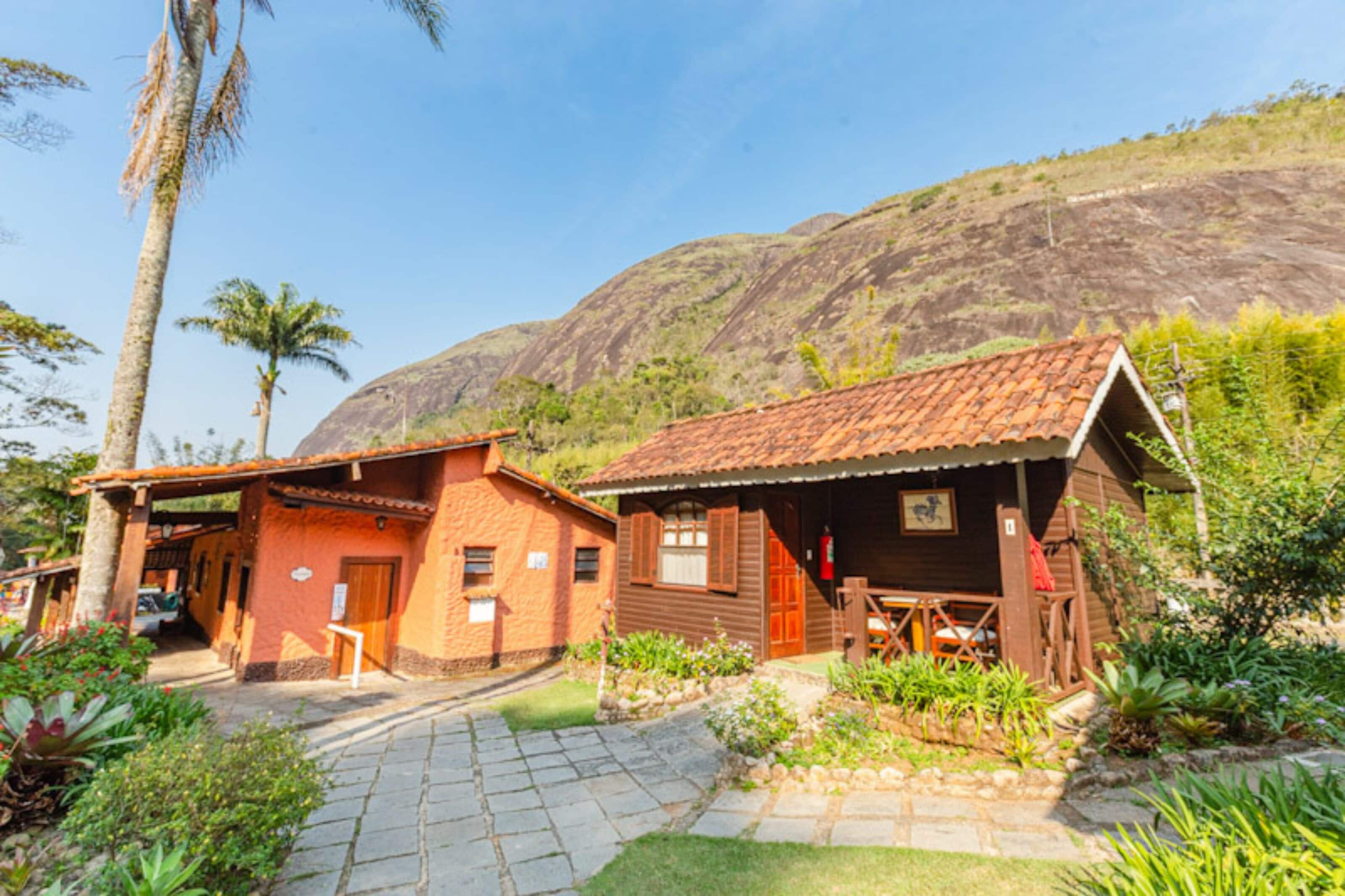 Chalé, várias camas | Minibar, cortinas/cortinados opacos, roupa de cama fornecida 