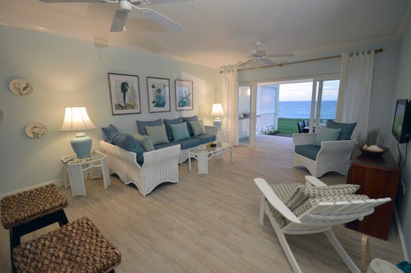 Fantastic 2br Seafront Premium Apartment With Beach Cove, Pool Near Ocho Rios - Jamaica