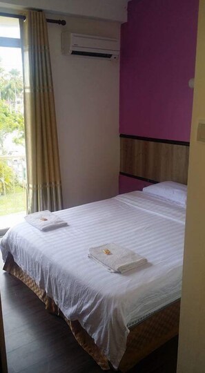 Quarto standard, 1 cama Queen | Wi-Fi de cortesia