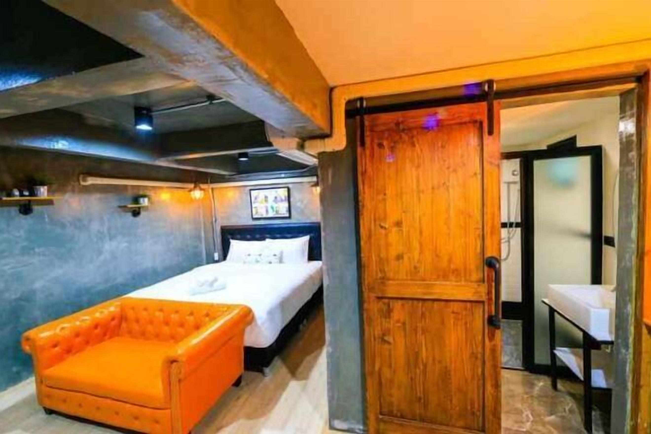 Minibar, cofre no quarto, secretária, quartos insonorizados 