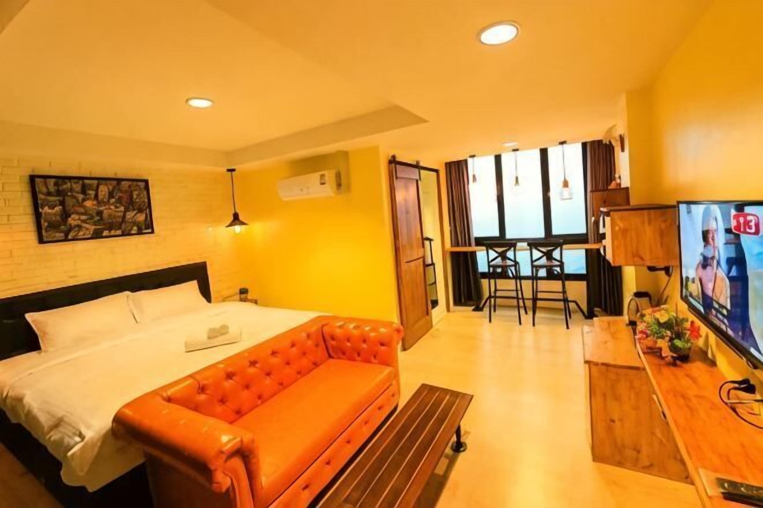 Minibar, cofre no quarto, secretária, quartos insonorizados 