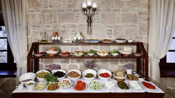 Pequeno-almoço tipo buffet diário incluído