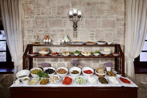 Pequeno-almoço tipo buffet diário incluído