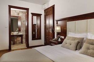 Quarto Duplo ou Twin Standard | Roupa de alta qualidade, minibar, cofre no quarto