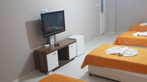 Quarto família | Frigobar, escrivaninha, Wi-Fi de cortesia