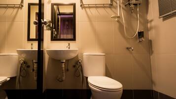 Um polibã, artigos de higiene pessoal grátis