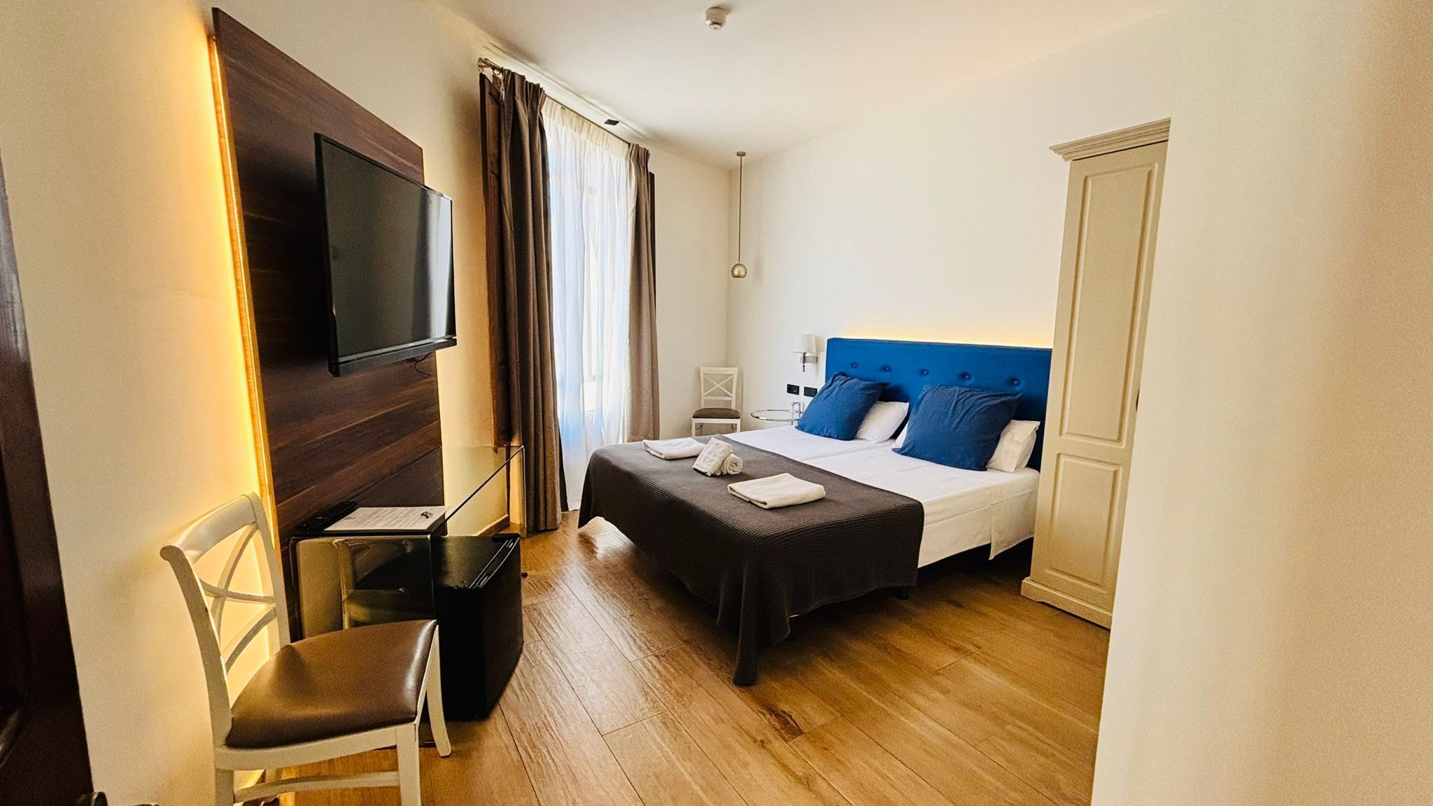 Quarto Twin Comfort (2 Adults) | Com decoração personalizada, com mobília individualizada, secretária 