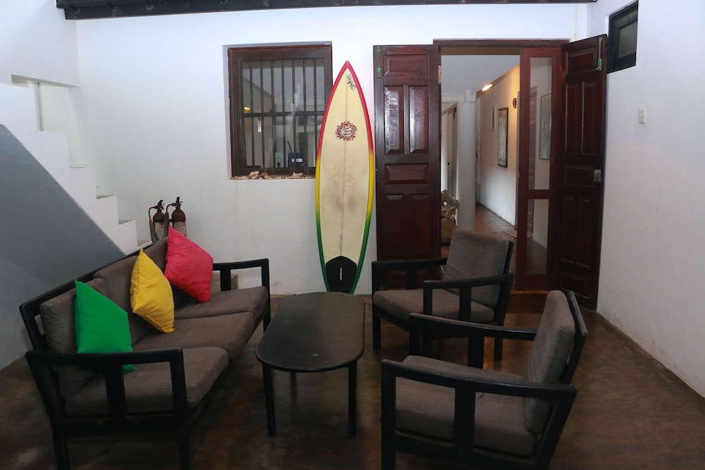 Turtles Rest And Curry Bowl - Hikkaduwa