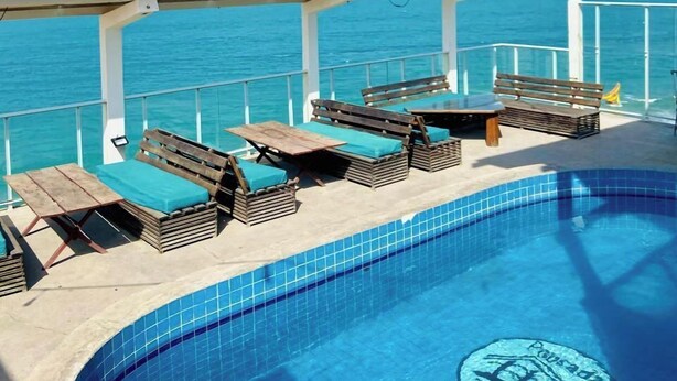 2 piscinas exteriores 