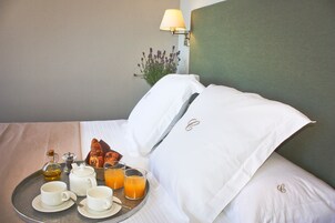 Quarto casal luxo, 1 cama Queen, vista para o jardim | Roupas de cama premium, cofres nos quartos, quartos à prova de som