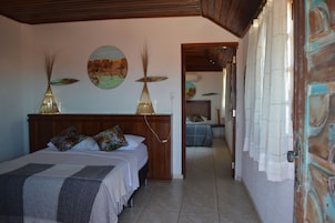 Quarto Familiar | Minibar, secretária, Wi-fi grátis, roupa de cama fornecida 