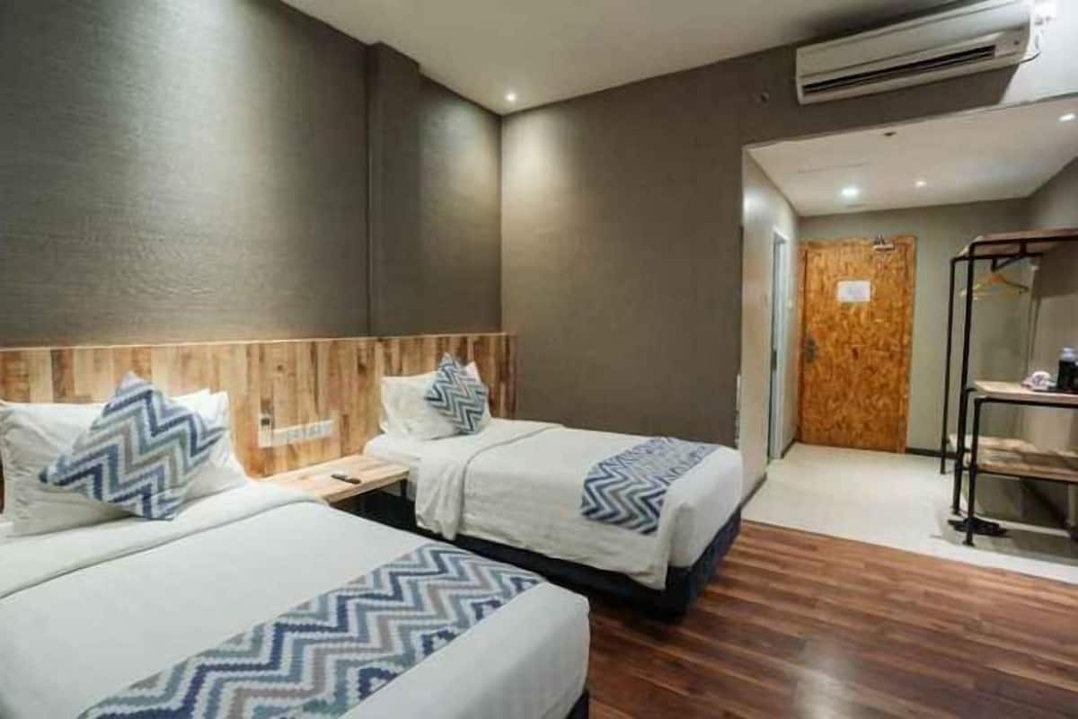 Secretária, cortinas/cortinados opacos, quartos insonorizados