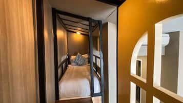 Quarto (Happy Day) | Secretária, cortinas/cortinados opacos, quartos insonorizados