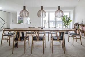 Penthouse Signature, 4 quartos, banheira de hidromassagem grande, Vista para a cidade | Refeições no quarto