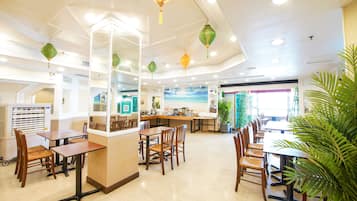 Pequeno-almoço tipo buffet diário (128.00 HKD por pessoa)