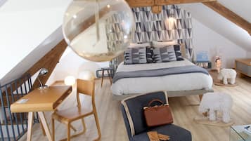 Suíte | Roupas de cama premium, escrivaninha, cortinas blackout