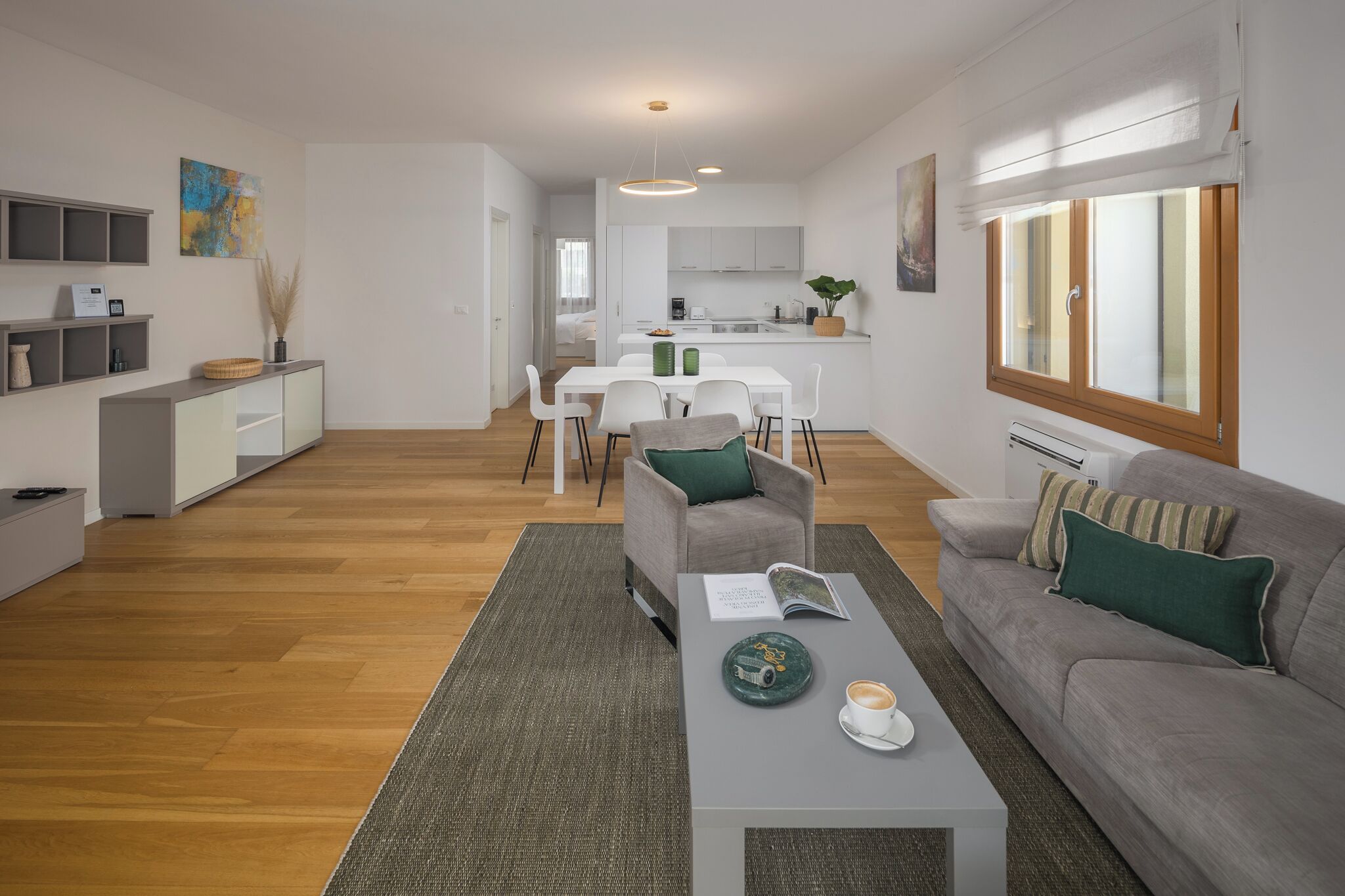 Apartamento Premium, vista para o jardim (Patio) | Sala de estar | TV de ecrã plano, matraquilhos, aparelhagem 