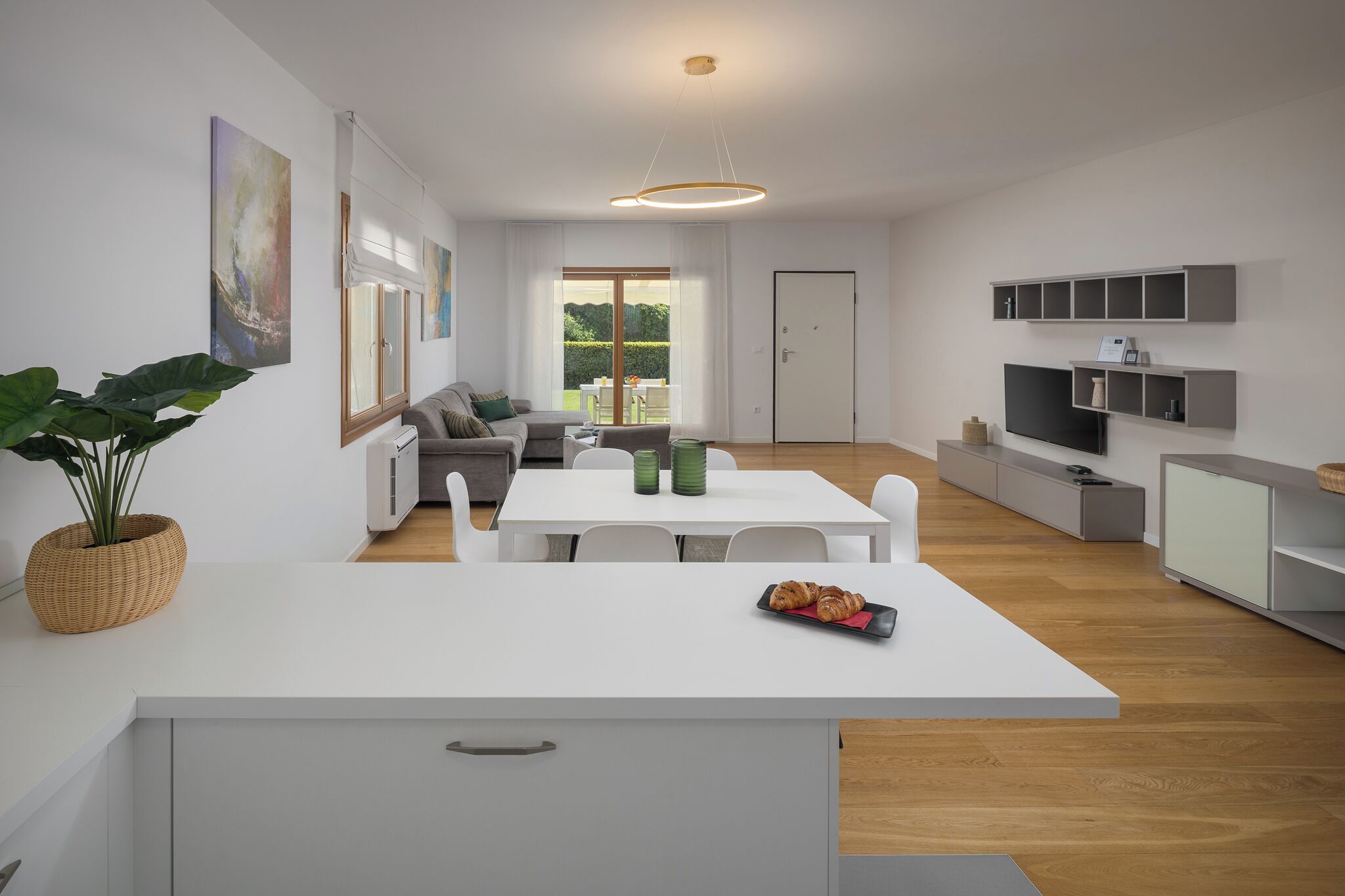 Apartamento Premium, vista para o jardim (Patio) | Sala de estar | TV de ecrã plano, matraquilhos, aparelhagem 