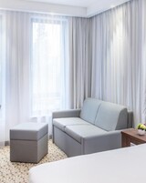 Cofre com capacidade para portátil, secretária, ferro/tábua de engomar 